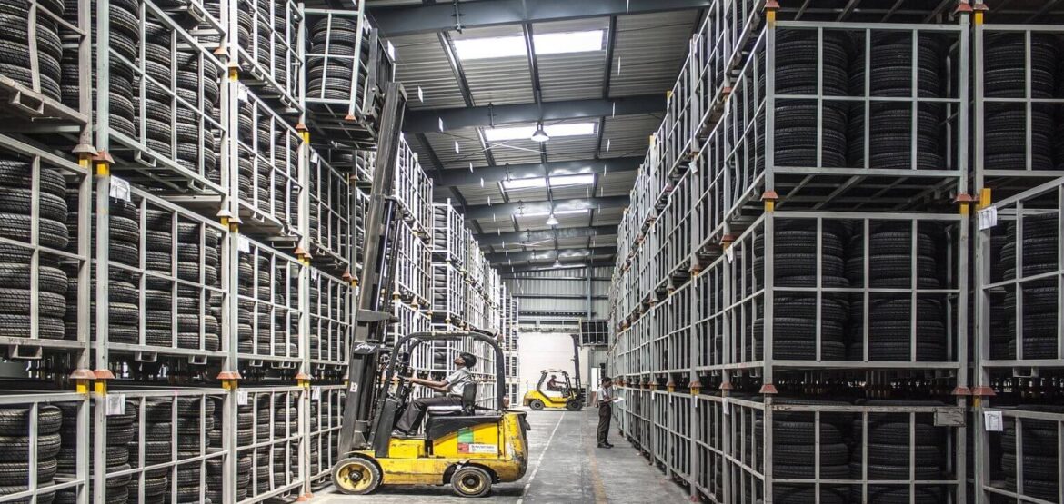 Why Warehousing & Distribution Are Essential in Logistics